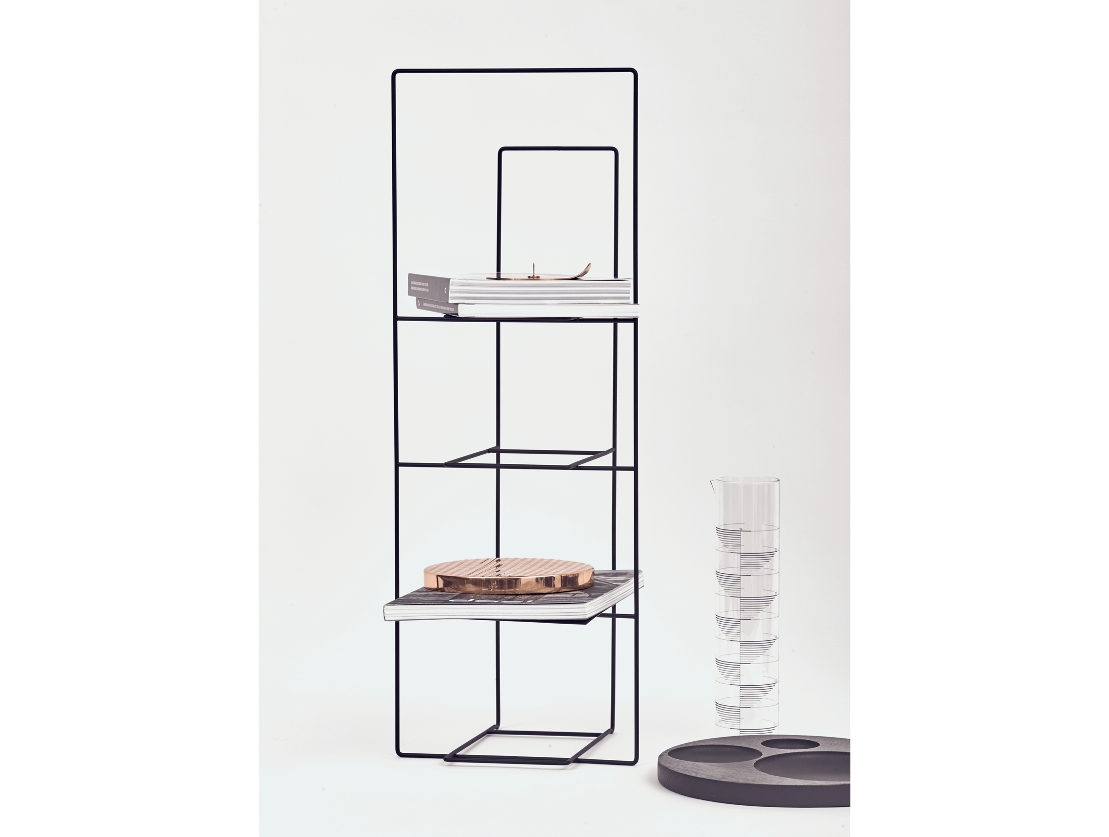 Stojak do przechowywania gazet Rewire Magazine, tre product, duży czarny czarny | produkty ...